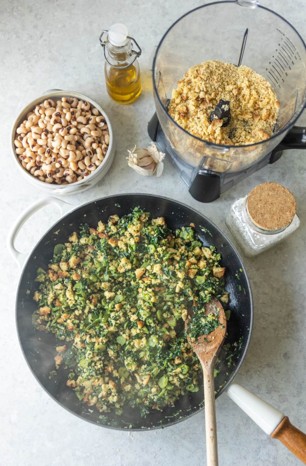 Migas de couve, broa e feijão frade - Made by Choices