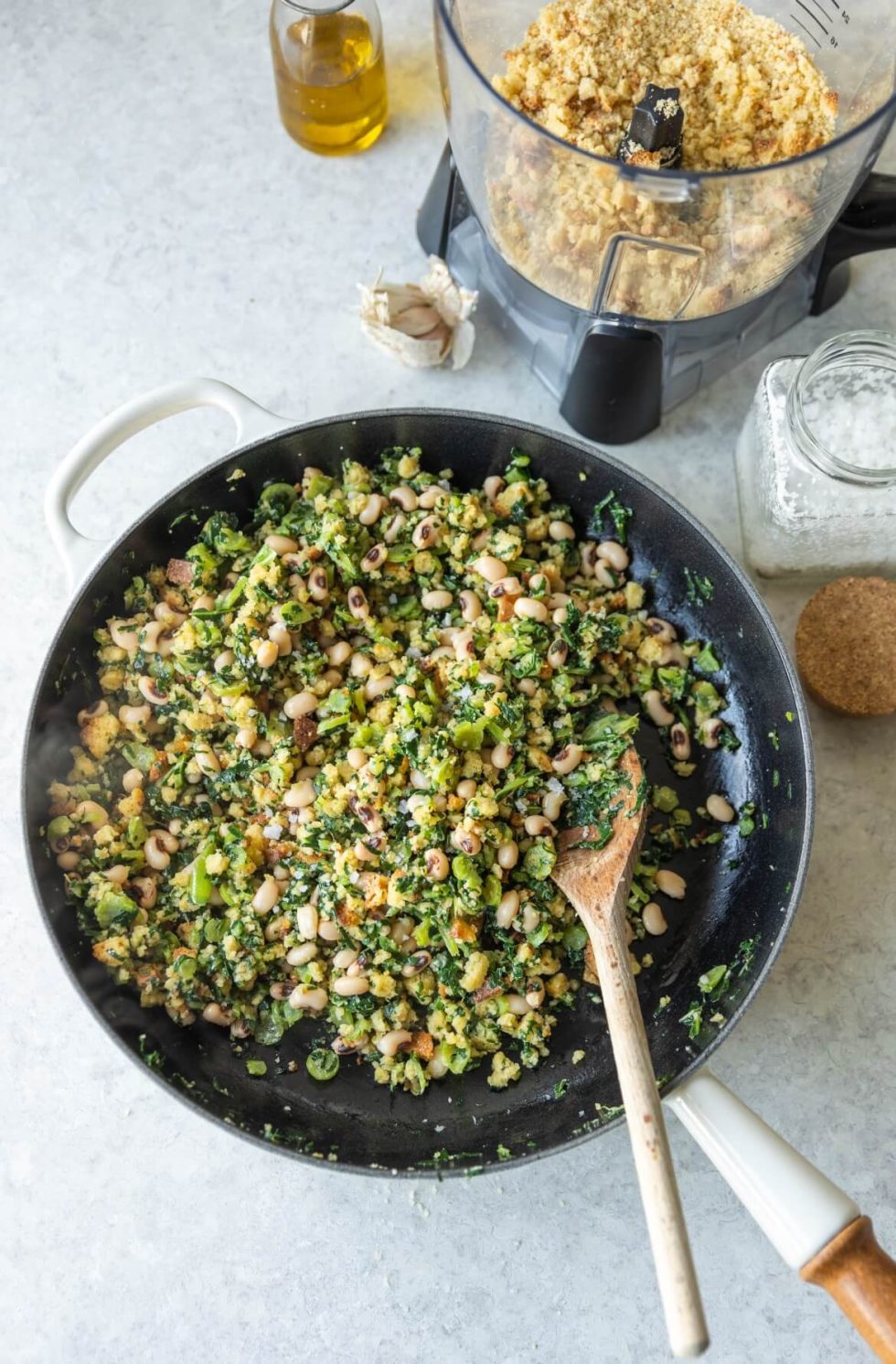 Migas de couve, broa e feijão frade - Made by Choices